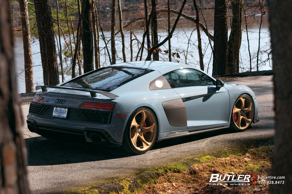 The Kemora Grey color on this Audi R8 V10 Performance is just the start ...